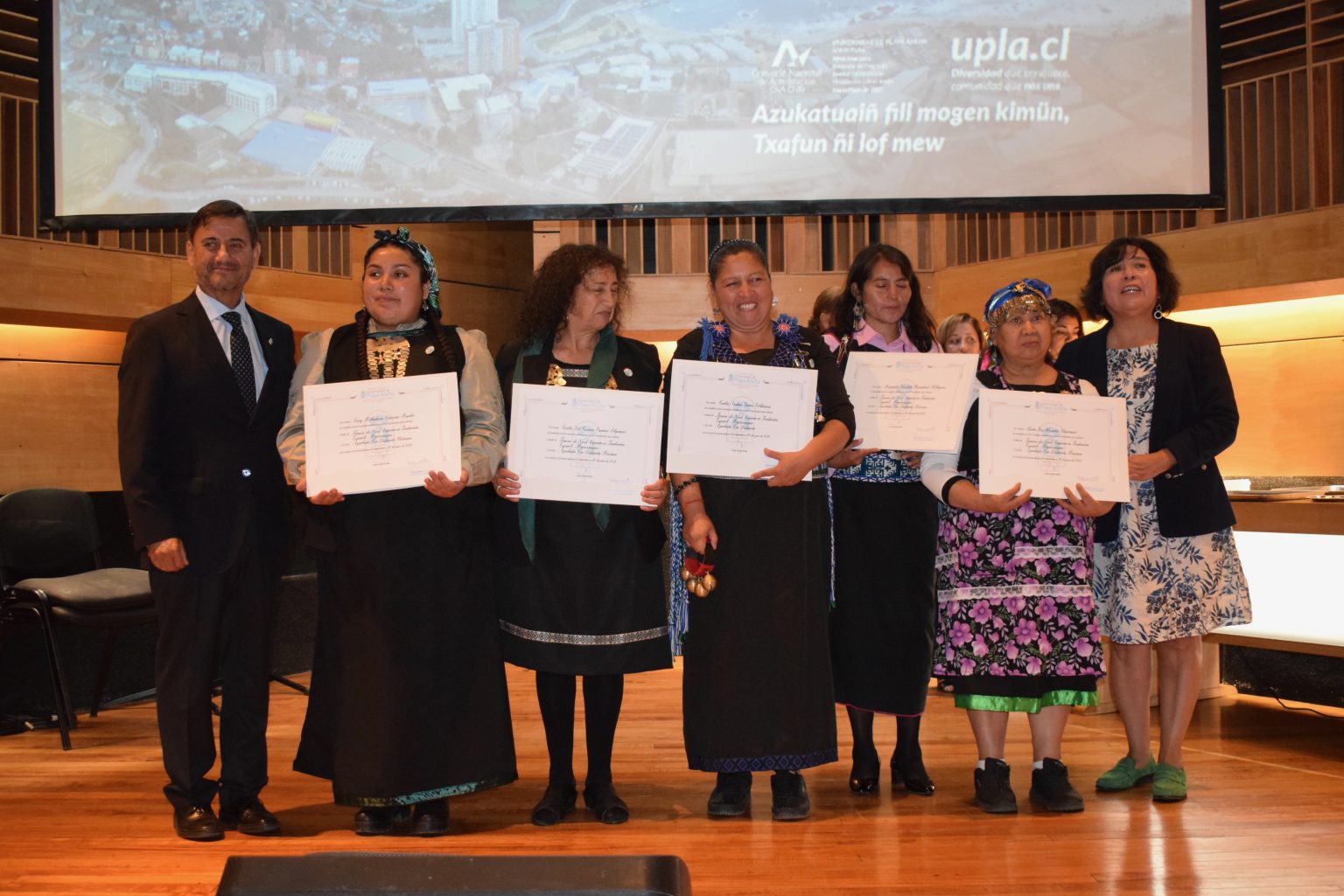 UPLA y CONADI titulan a la primera generación de Técnicos en Traducción ...
